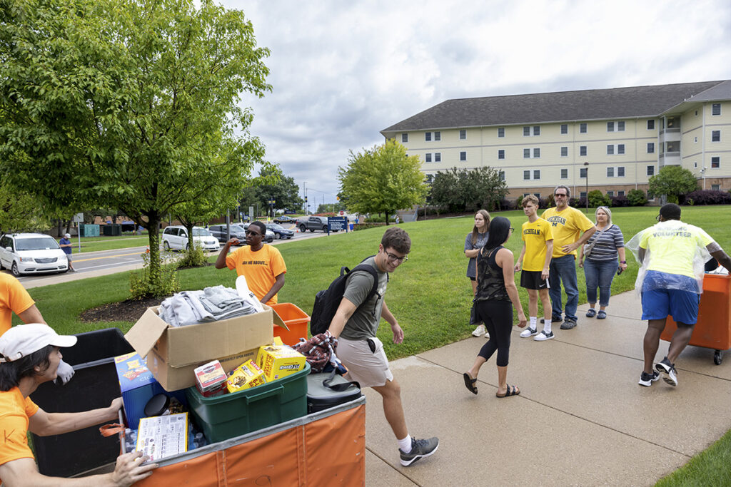 Welcome Home! (UM-Flint Move-in Photo Gallery) | University of Michigan ...